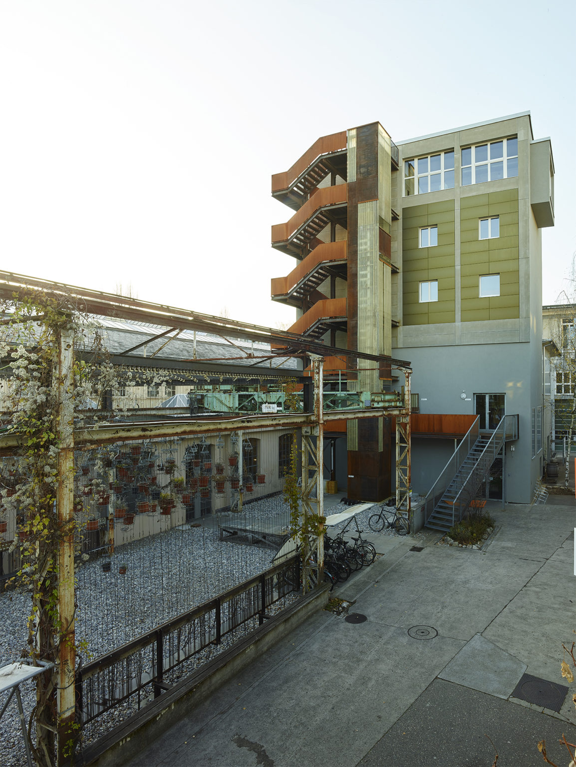 SOLAR SILO - Solarchitecture