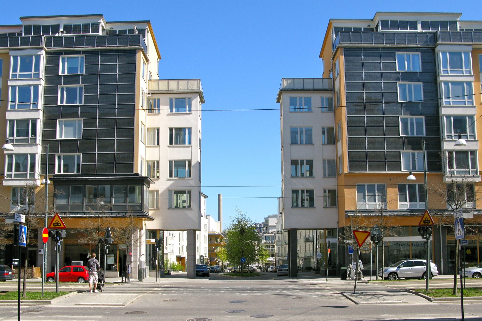 Urban BIPV retrofit potential of facades - Solarchitecture
