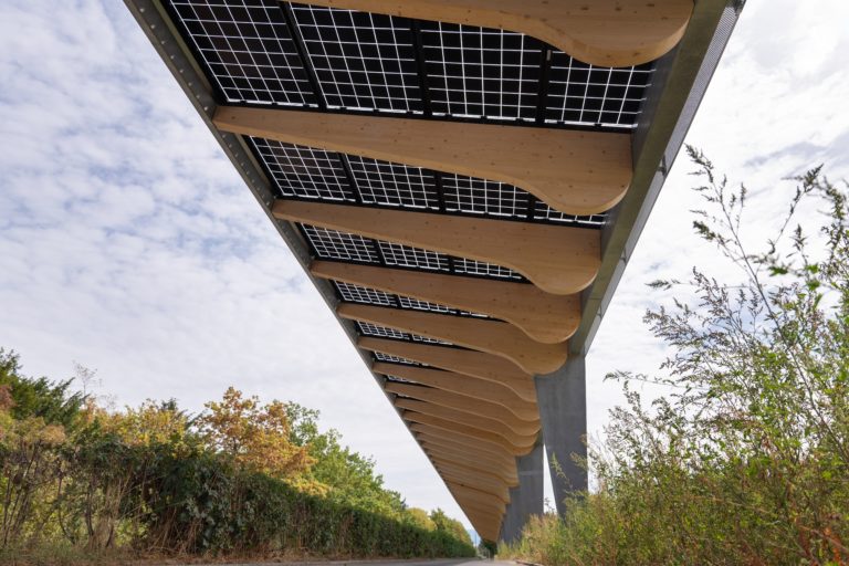 Switzerland's first solar-powered cycle path - Solarchitecture